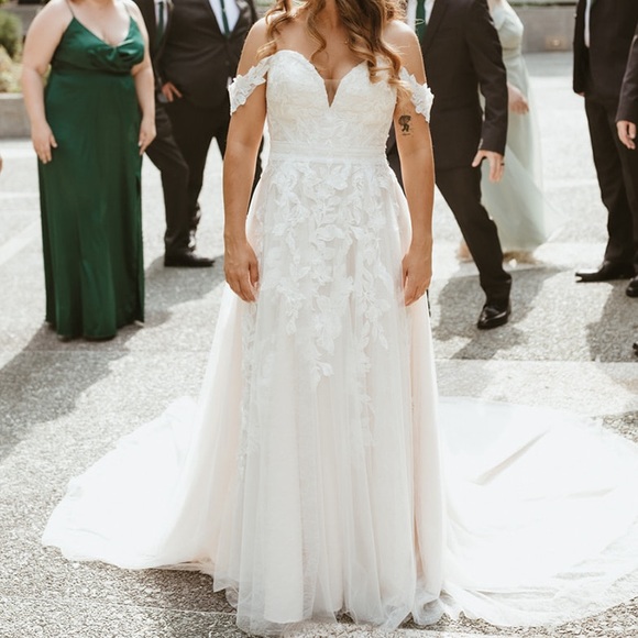 Stella York | Dresses | Stella York Wedding Dress 7332 | Poshmark